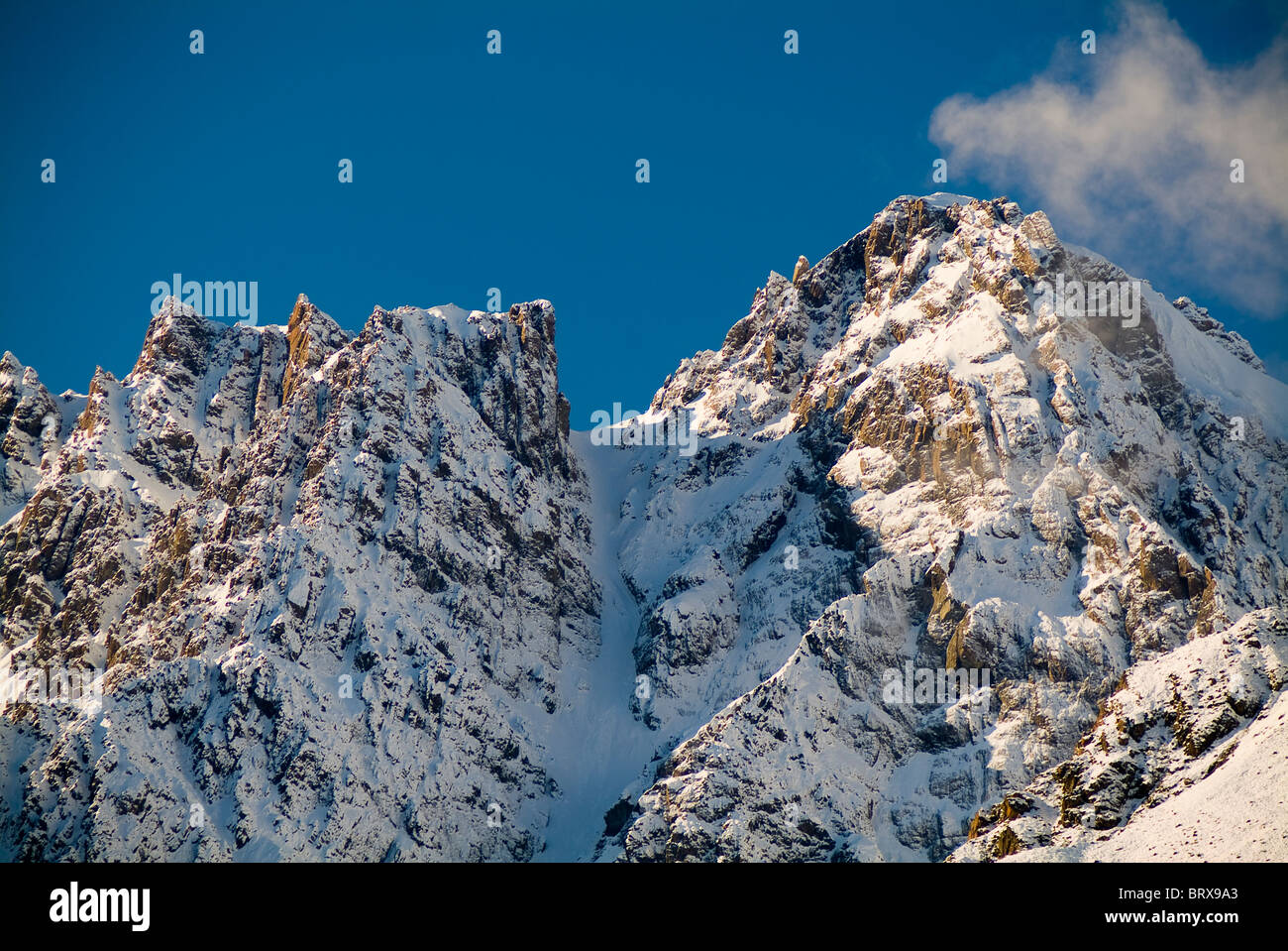 Snow capped peaks with sharp ridges Stock Photo - Alamy