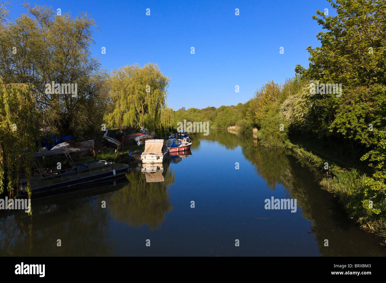 The River Stour at Grove Ferry, near Canterbury, Kent. Blue Sky ...