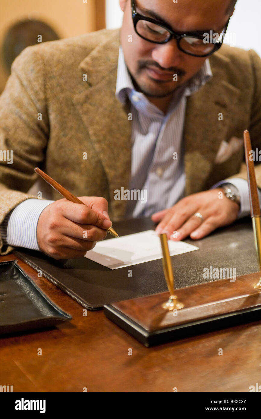 Signing on hi-res stock photography and images - Alamy