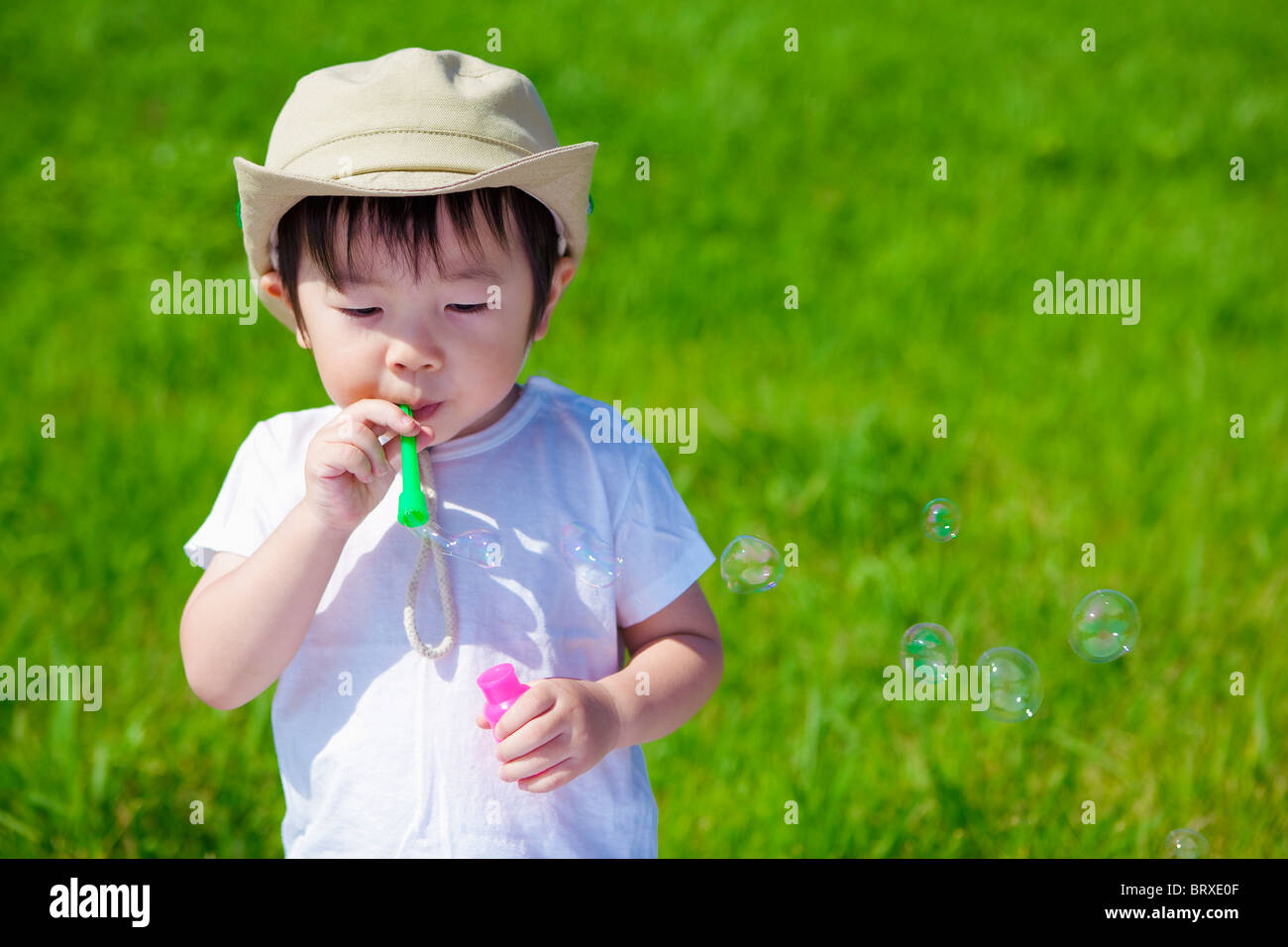 Young boy with bubble wand hi-res stock photography and images - Alamy