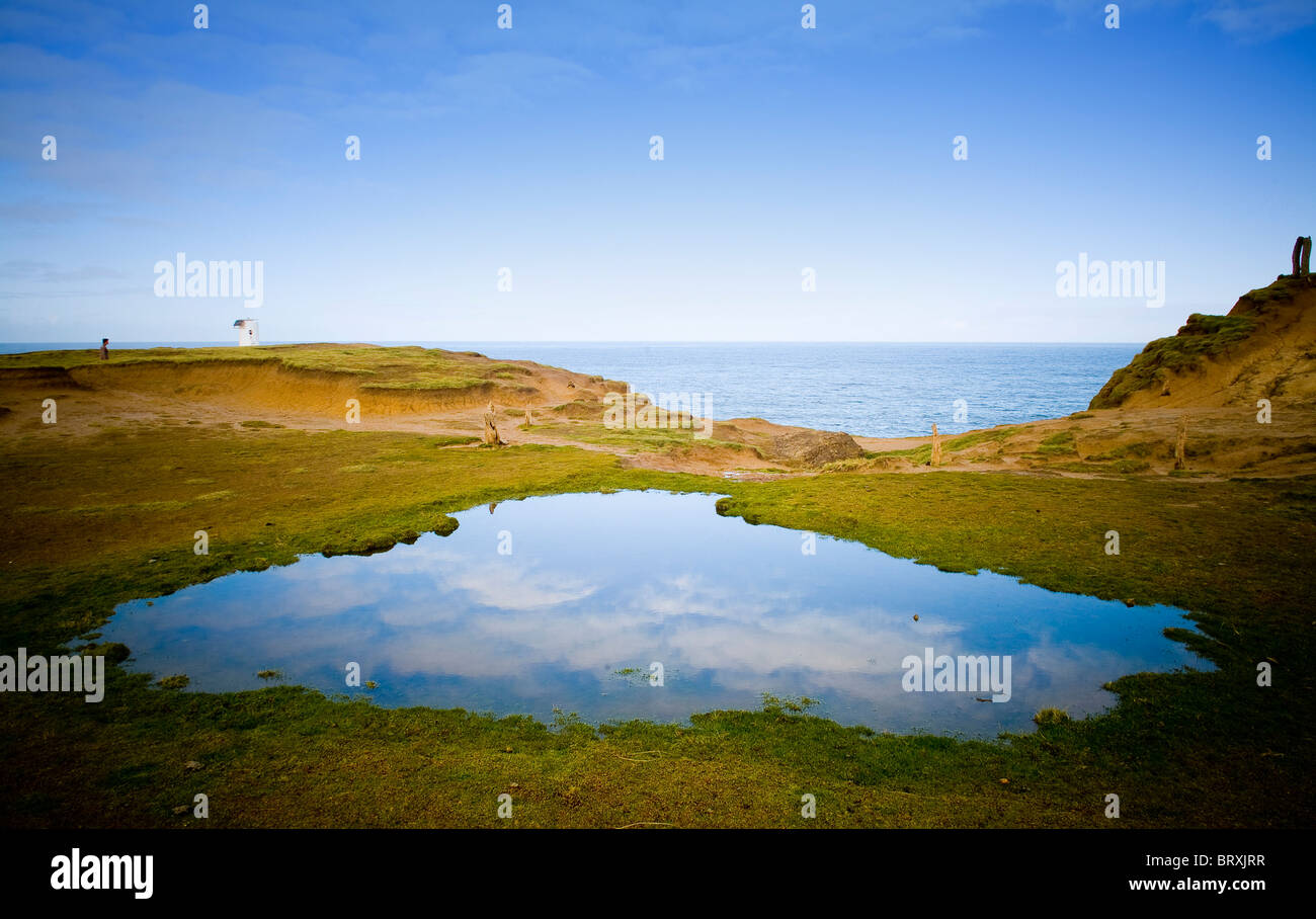 Coastal cliffs on New Zealand mainland's most southerly point, Slope ...