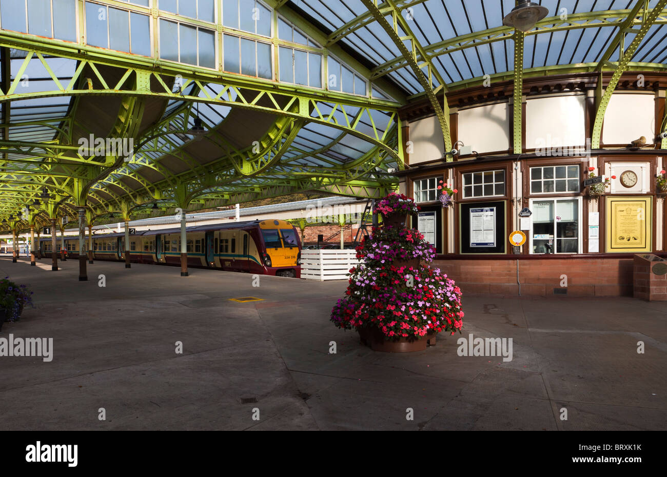 Edwardian train uk hi-res stock photography and images - Alamy