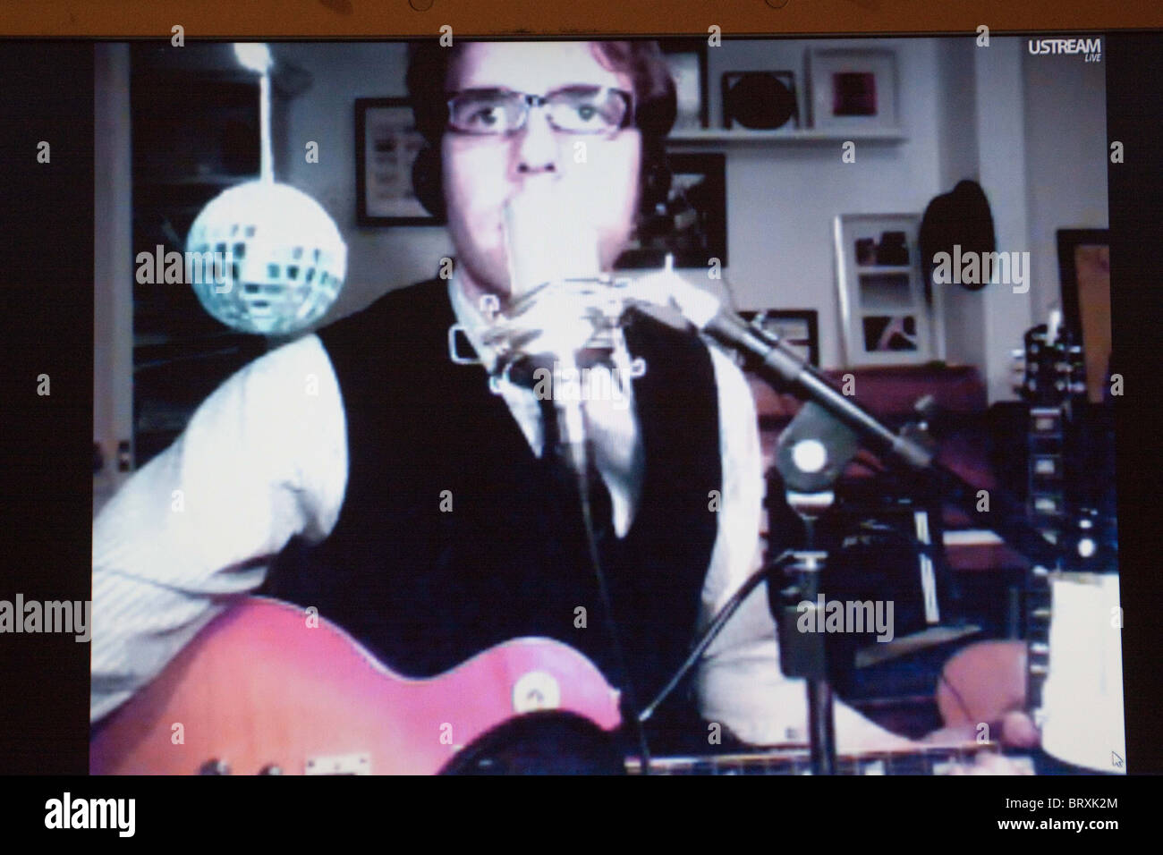 Irish singer / songwriter Chris Singleton performing an online gig ...
