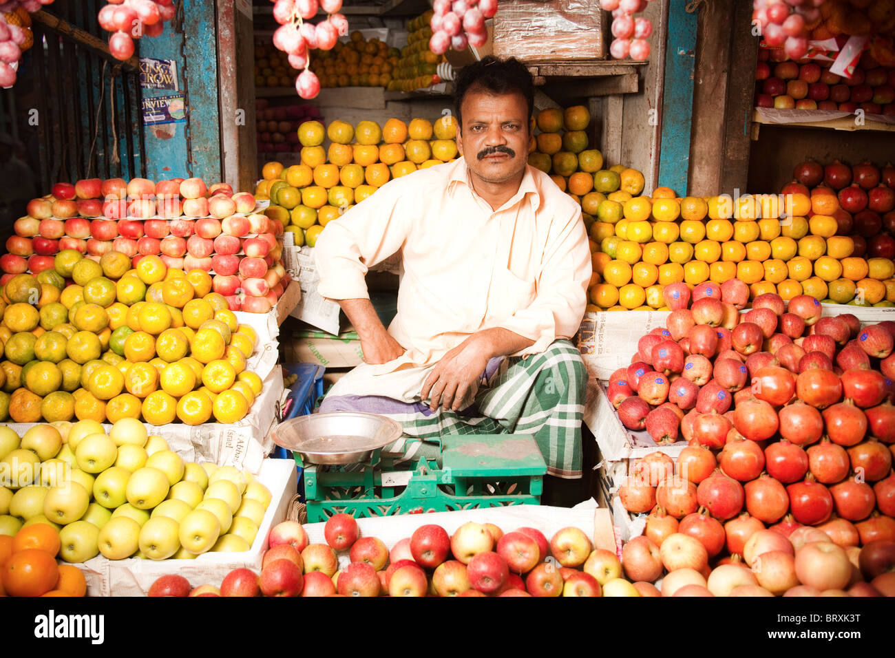 Fruit stall in Bangladesh Stock Photo - Alamy