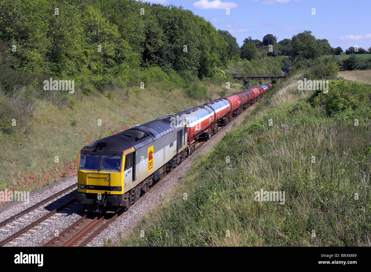 60013 'Robert Boyle'. 6B13 05:10 Robeston - Westerleigh Murco oil tanks ...