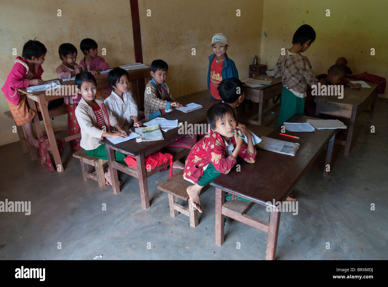 Myanmar school hi-res stock photography and images - Alamy