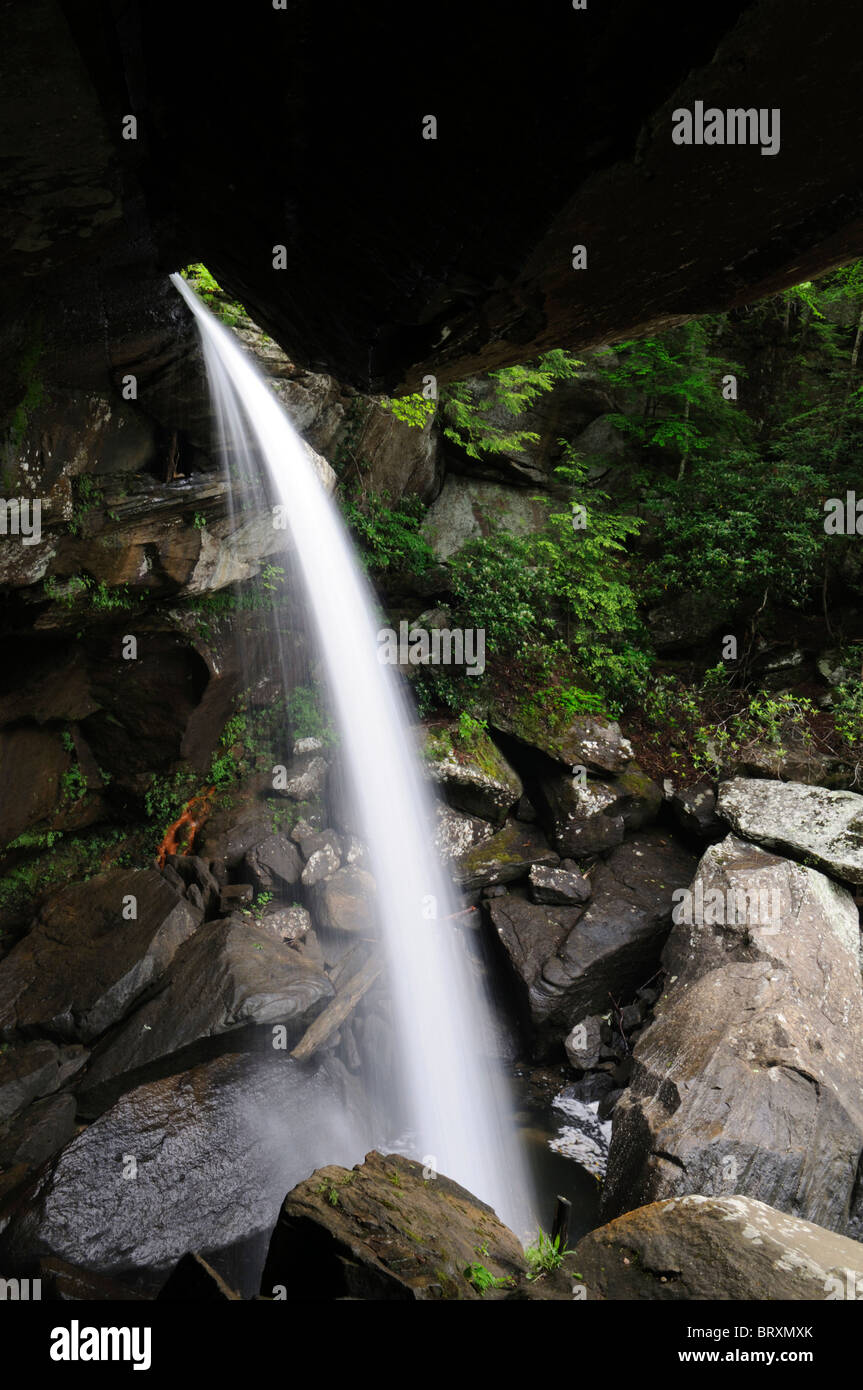 Eagle Falls waterfall at Cumberland Falls State Park Kentucky undercut ...