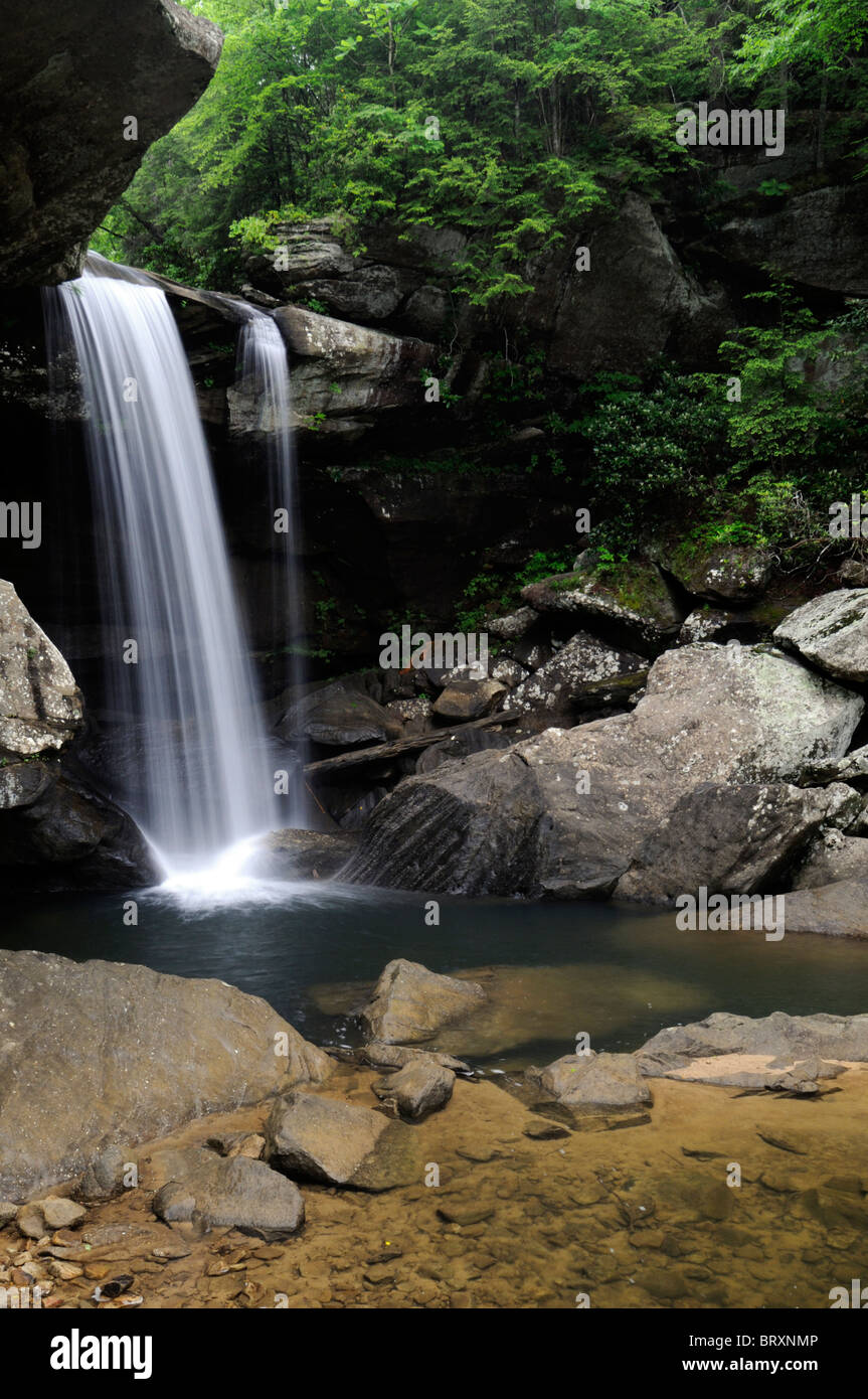 Eagle Falls waterfall at Cumberland Falls State Park Kentucky undercut ...