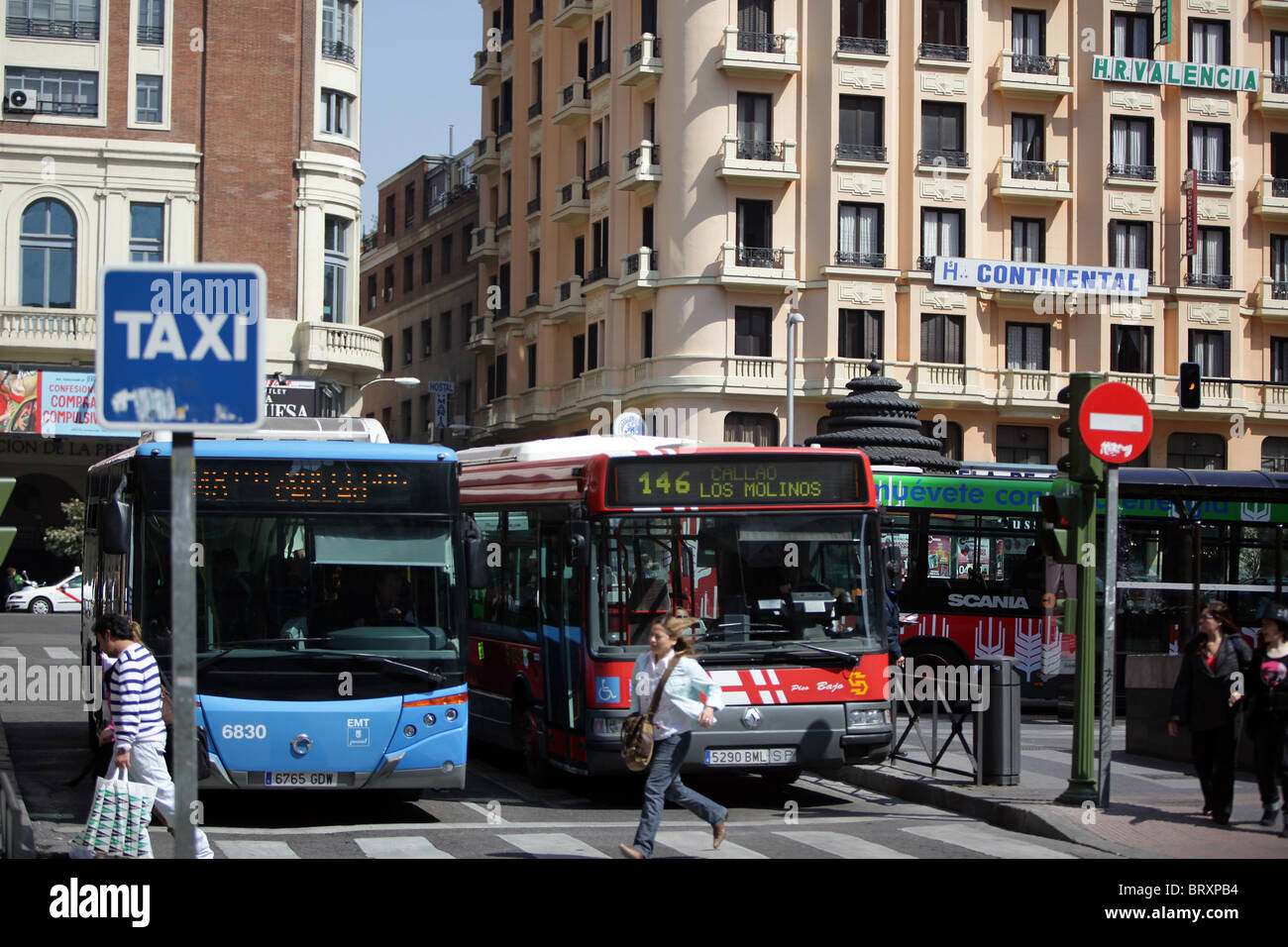 BUS STOP IN FONT OF THE PLAZA CALLAO, MADRID, SPAIN Stock Photo - Alamy