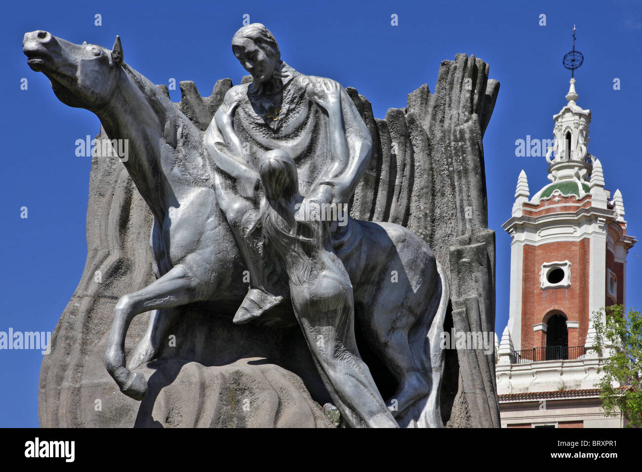 MONUMENTAL STATUE IN FRONT OF THE MONCLOA BEACON, MUSEUM OF AMERICA ...