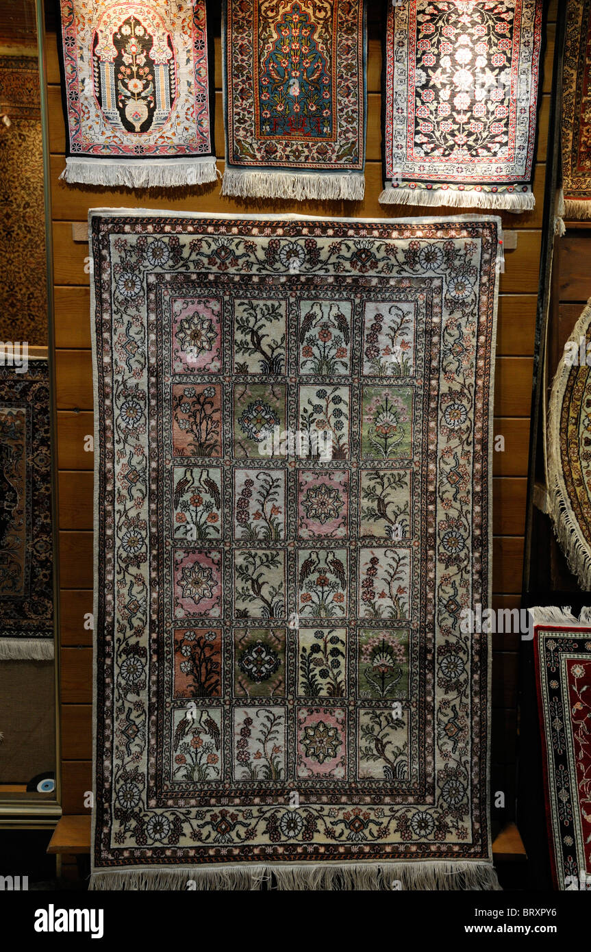 Kapali Carsi or Grand Bazaar of Istanbul, ceramics gifts souvenirs on ...