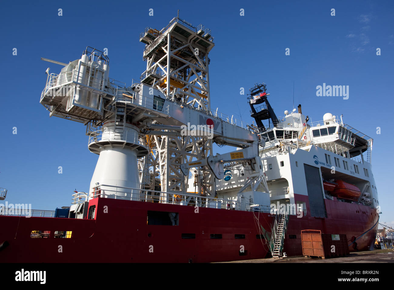 Oil drilling ships and towers hi-res stock photography and images - Alamy