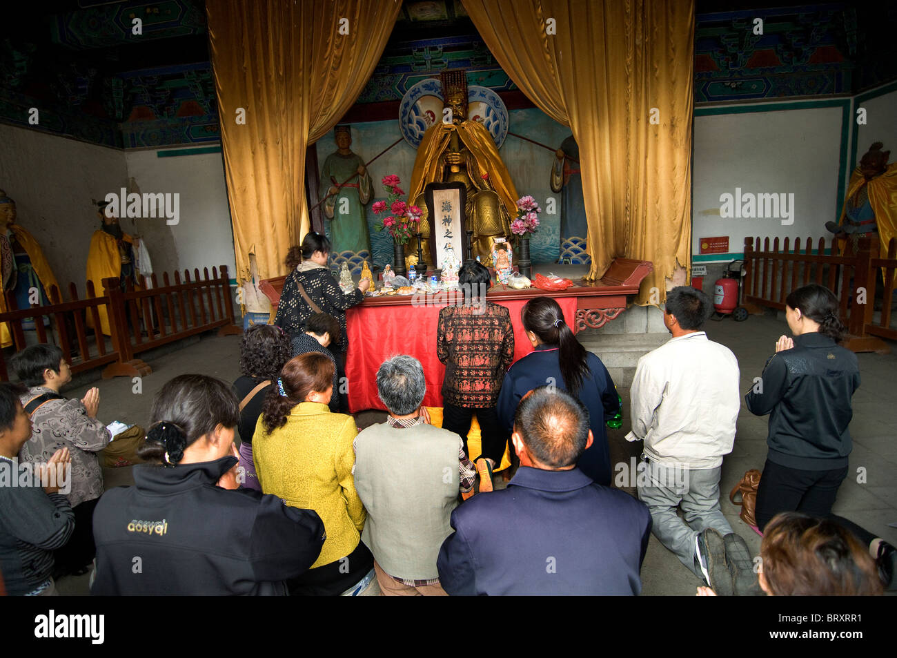 Prayers inside a Chinese temple Stock Photo - Alamy