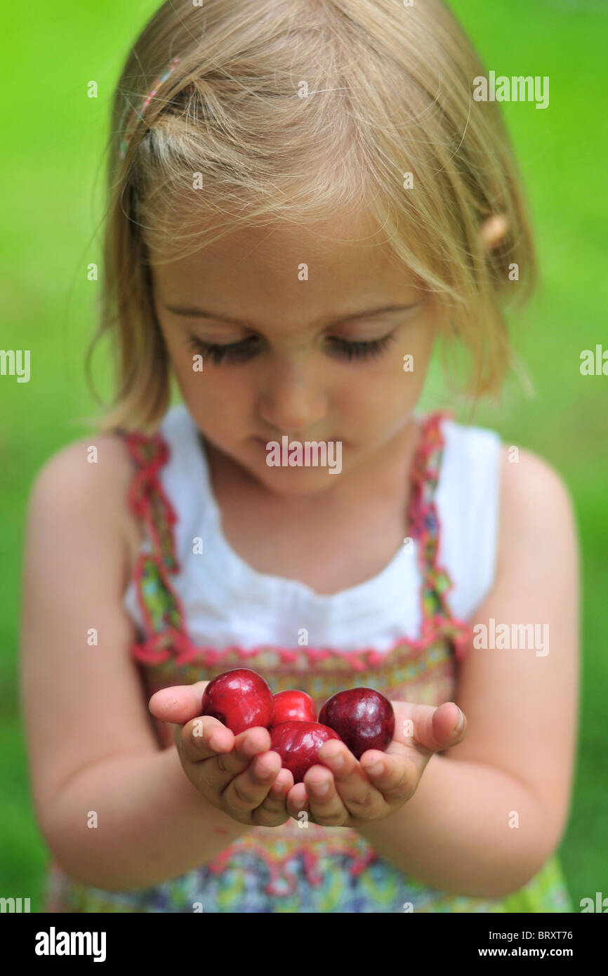 LITTLE GIRL, BERRIES, SOMME (80), PICARDY, FRANCE Stock Photo - Alamy