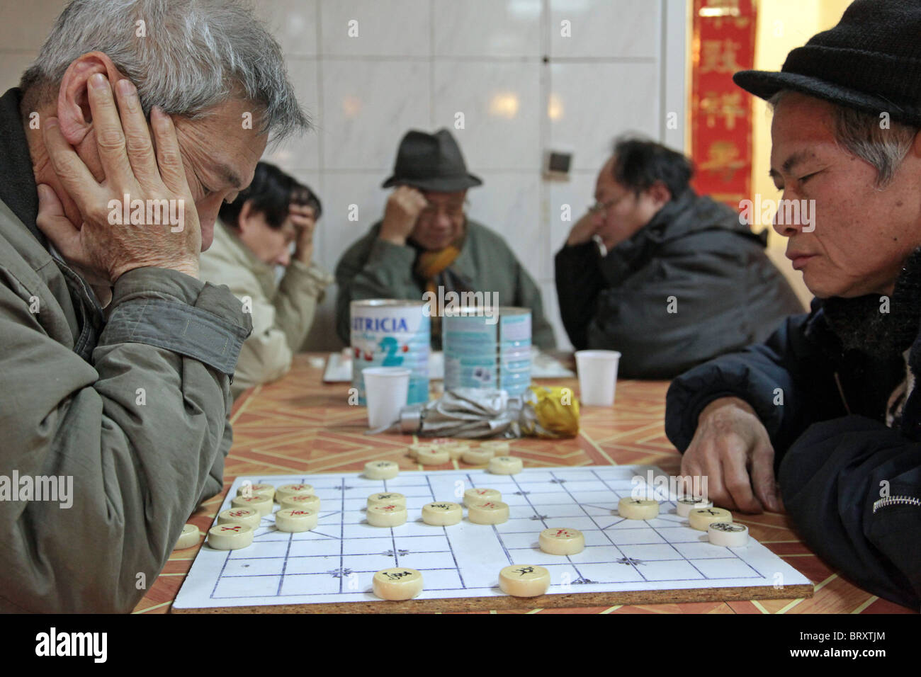 CHINESE CHESS PLAYERS, ALTAR TO BUDDHA, PARIS (75), 13TH ARRONDISSEMENT ...