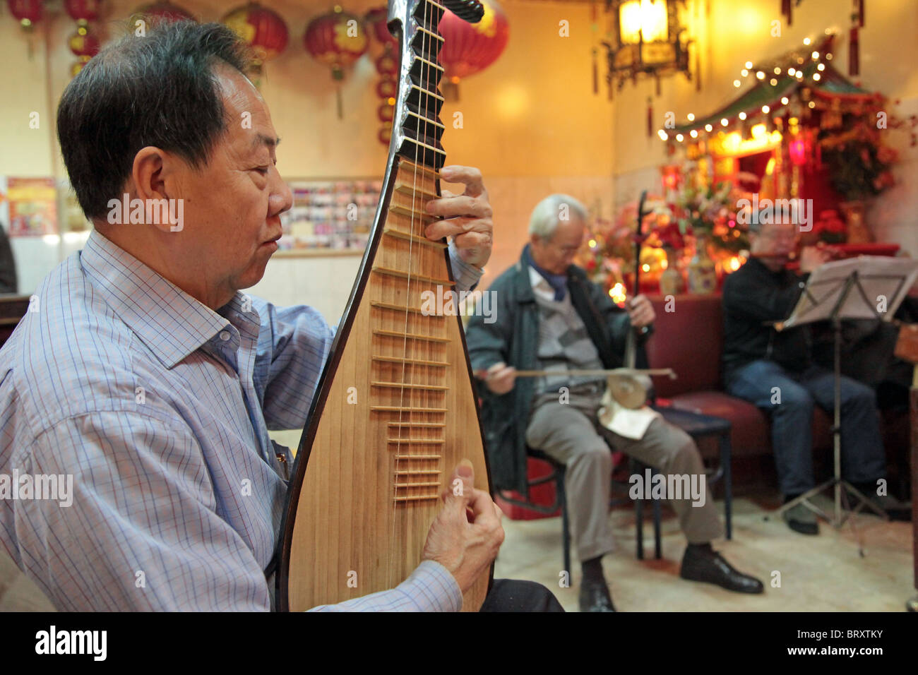 MUSICIANS PLAYING TRADITIONAL CHINESE MUSIC, ALTAR TO BUDDHA, PARIS (75 ...