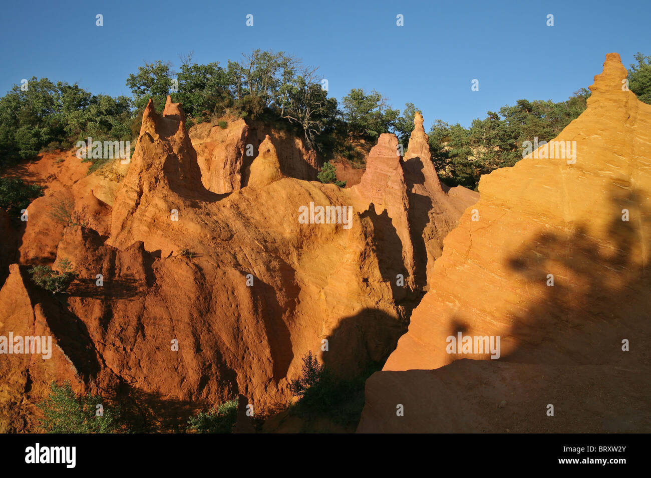 COLORADO PROVENCAL, THE MULTI-COLORED OCHRE OF RUSTREL, VAUCLUSE (84 ...