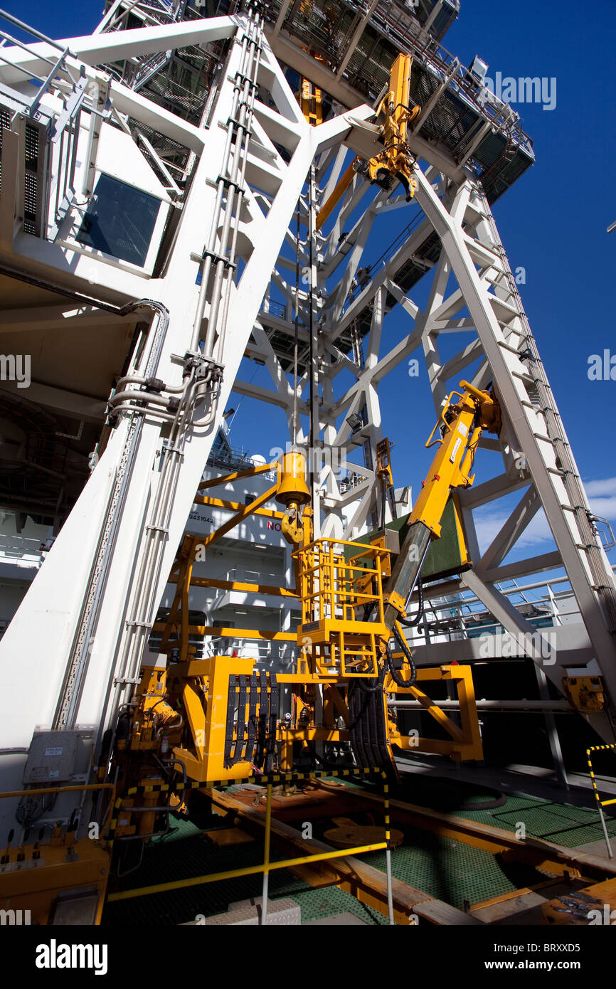 Oilwell module handling tower oilfield intervention hi-res stock ...