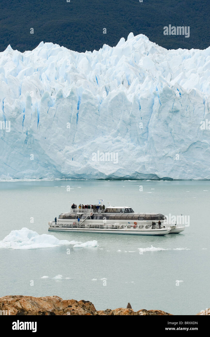 Glacier sailing ship hi-res stock photography and images - Alamy