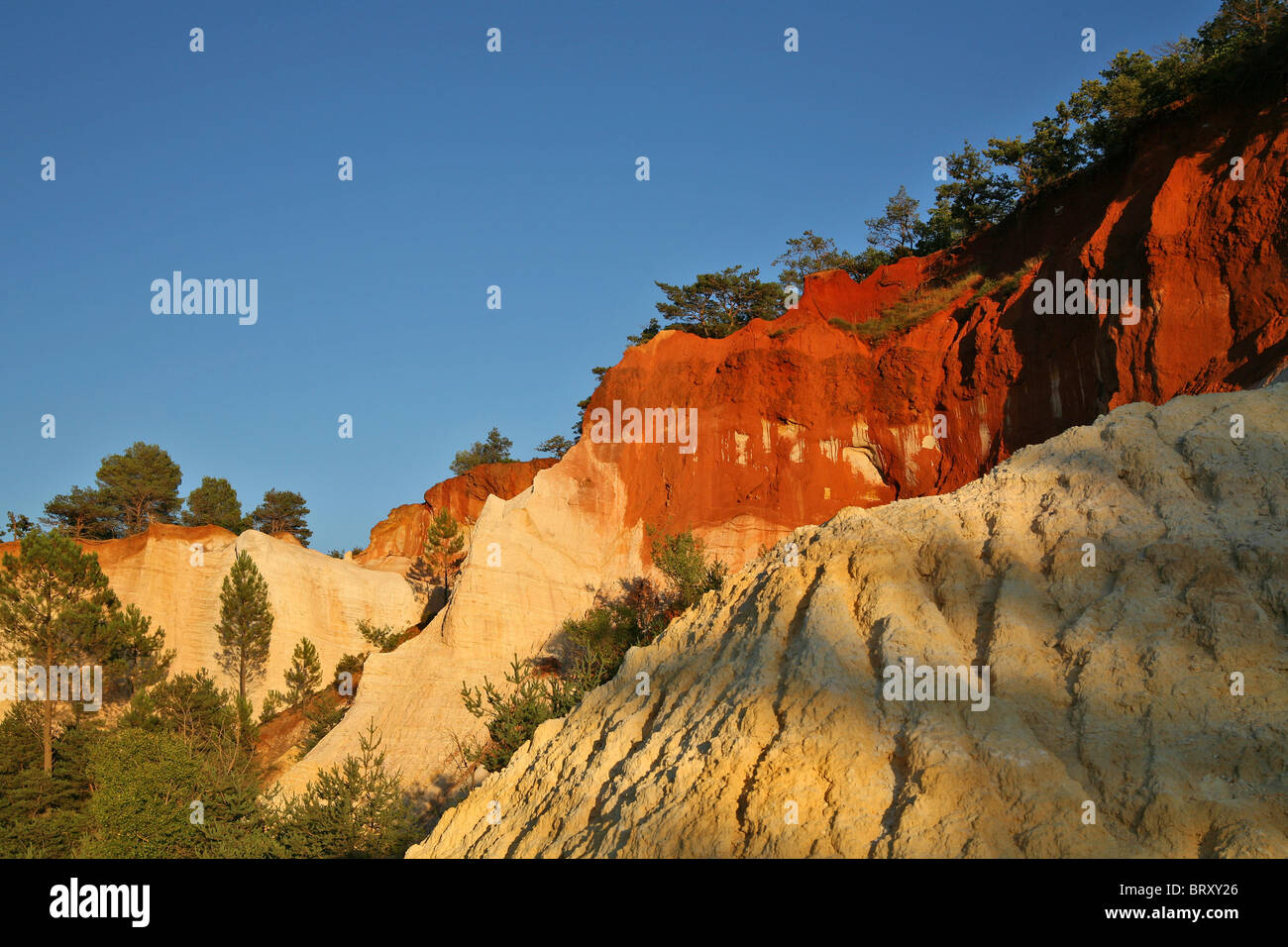 COLORADO PROVENCAL, THE MULTI-COLORED OCHRE OF RUSTREL, VAUCLUSE (84 ...