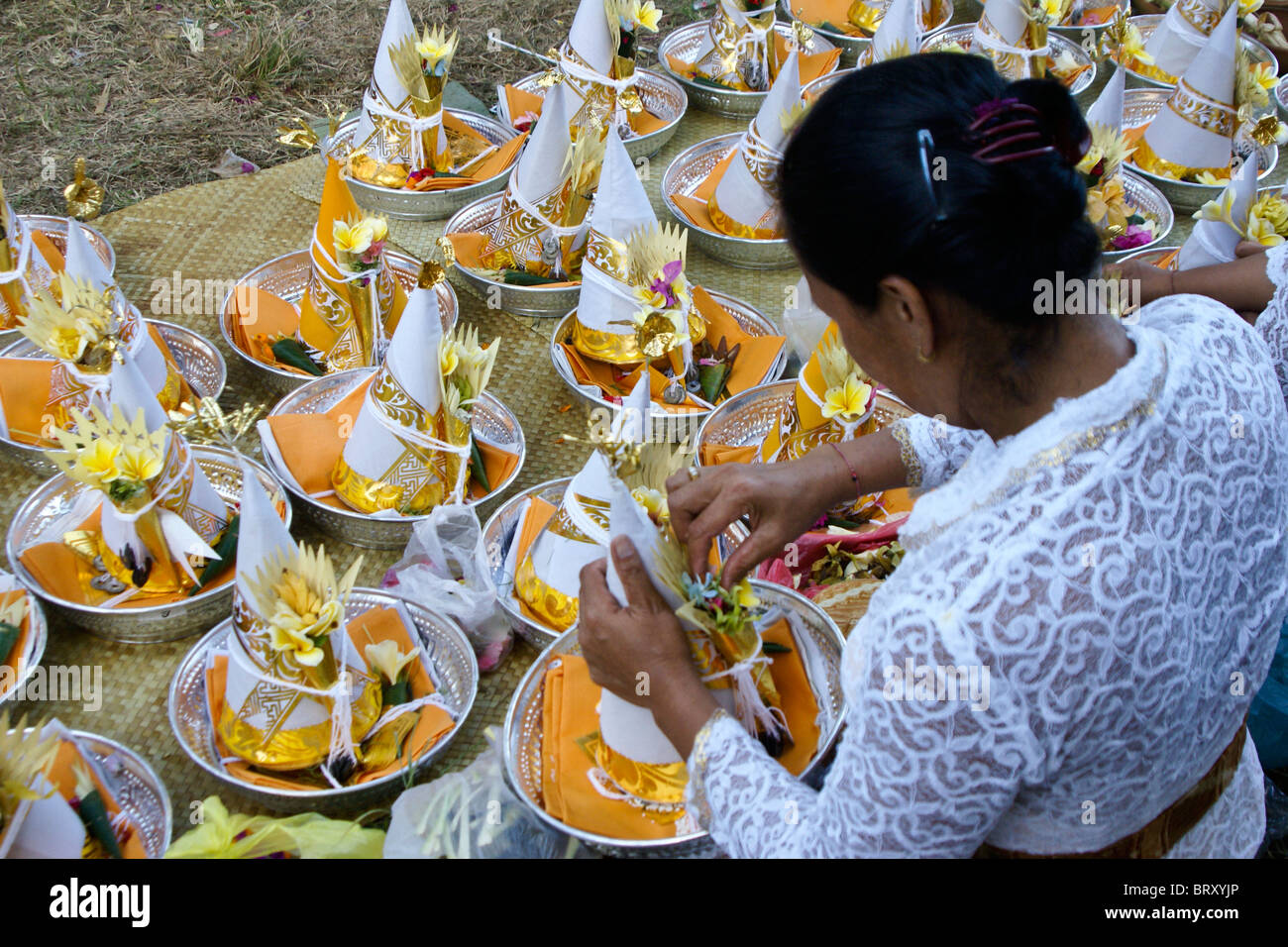 Woman preparing offerings at cremation ceremony, Bali, Indonesia Stock ...