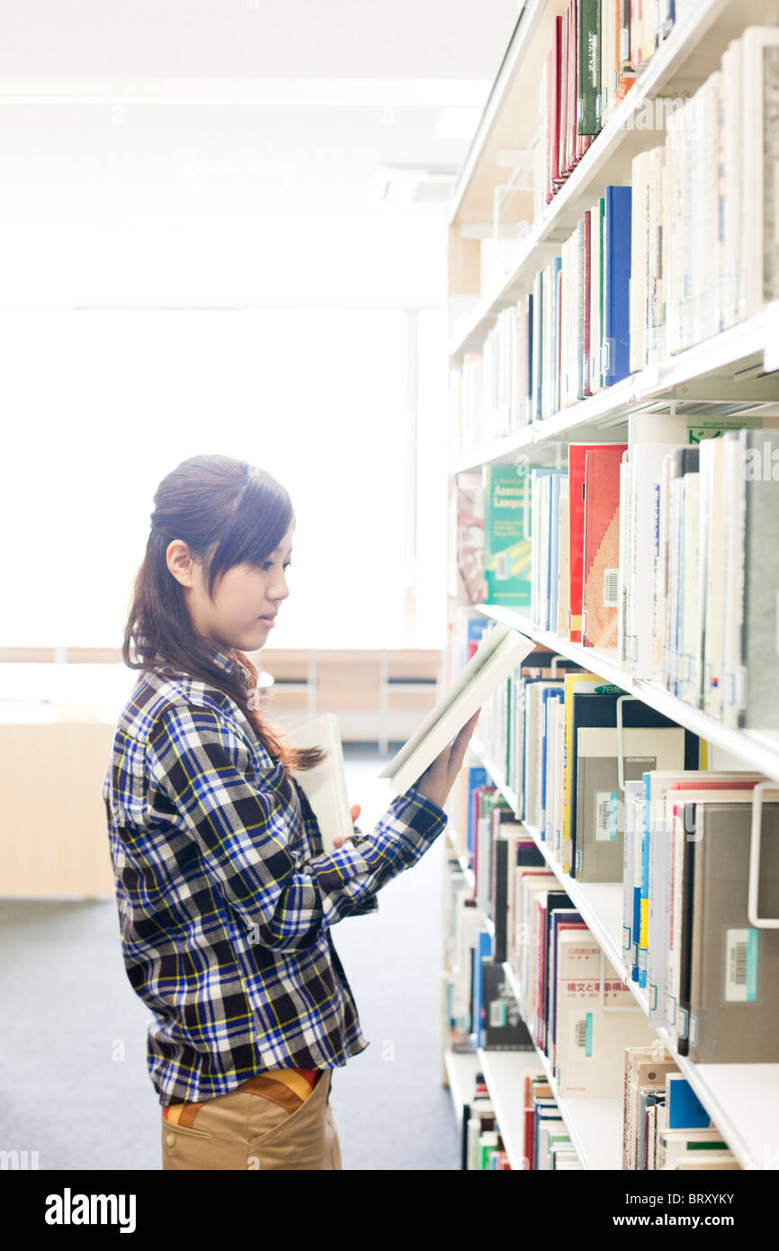 Japan library woman hi-res stock photography and images - Alamy