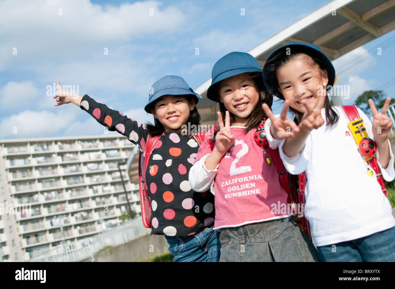 Girls giving peace signs Japan Stock Photo - Alamy