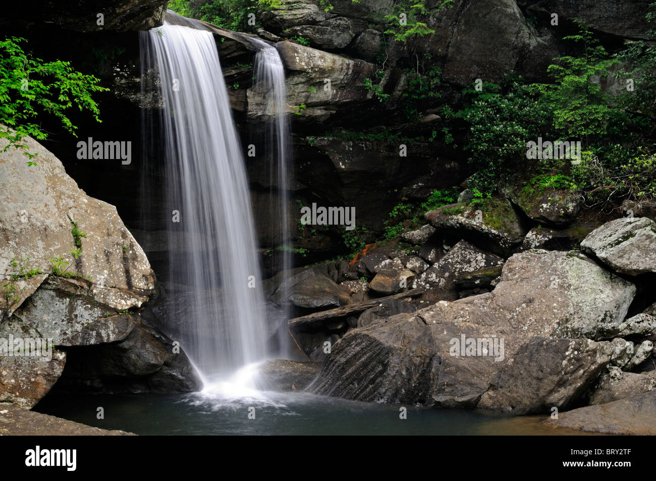 Eagle Falls waterfall at Cumberland Falls State Park Kentucky undercut ...