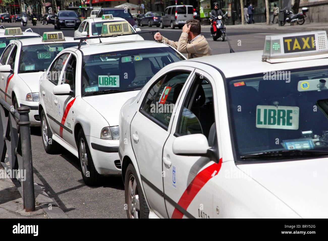 TAXI WAITING LINE, PLAZA COLON, MADRID, SPAIN Stock Photo - Alamy