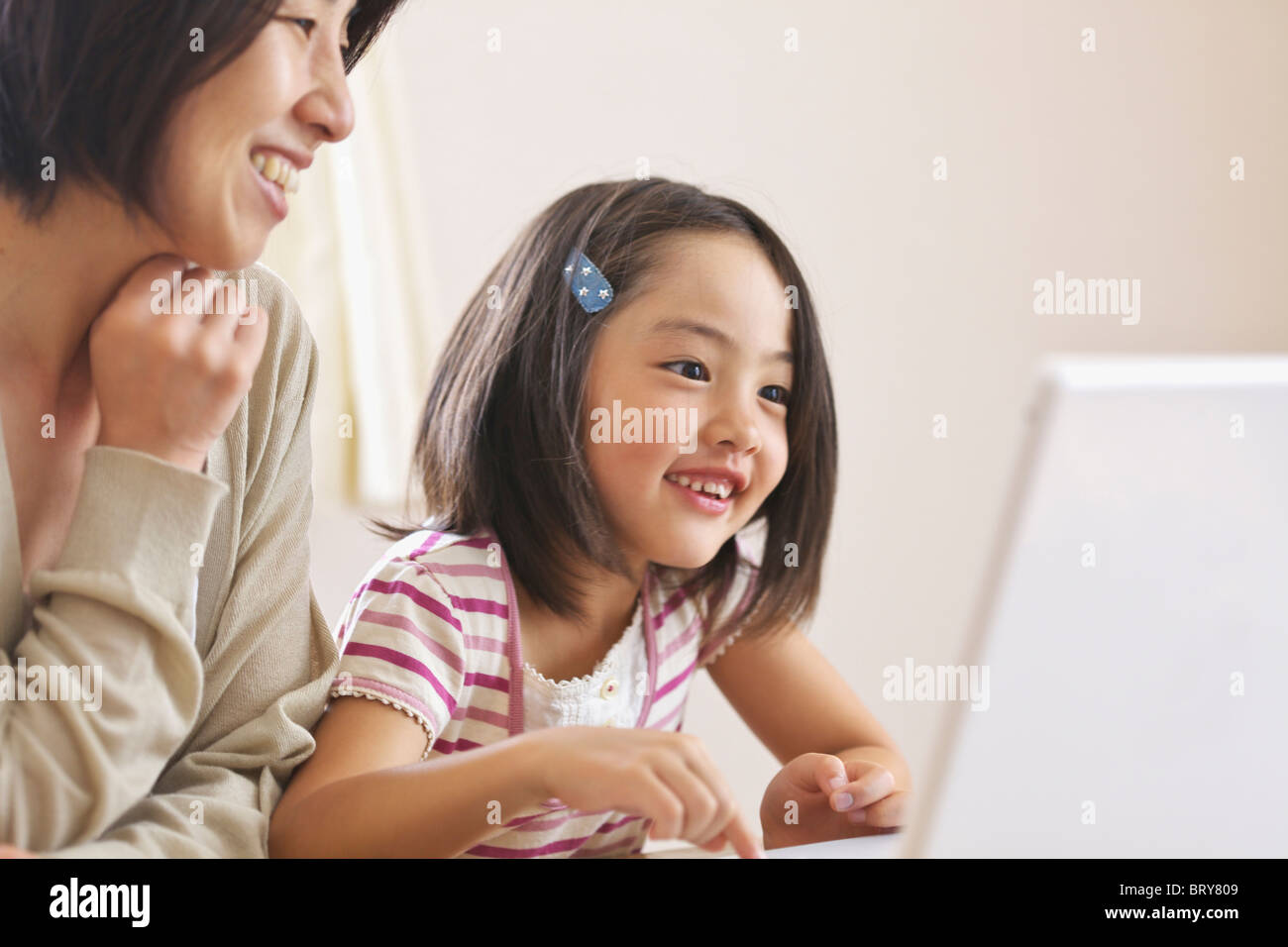 Mother and daughter using laptop Stock Photo - Alamy