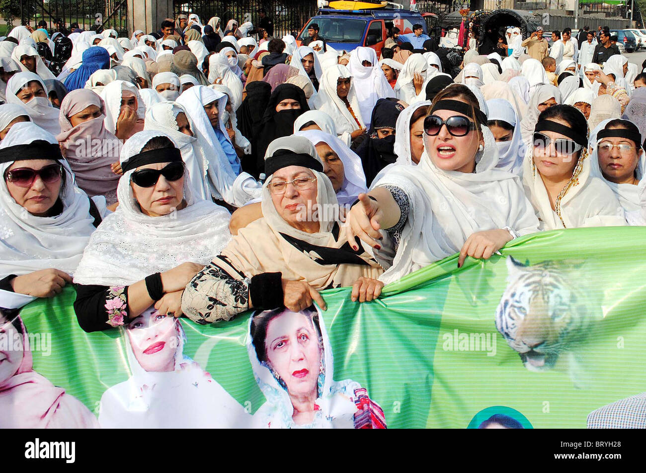 Women activists of Muslim League-N shout slogans during protest rally ...
