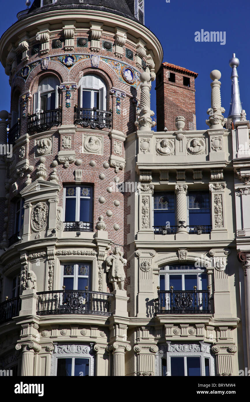 SCULPTED FACADE OF A BUILDING ON THE ROUND SQUARE, PLAZA DE CANALEJAS ...