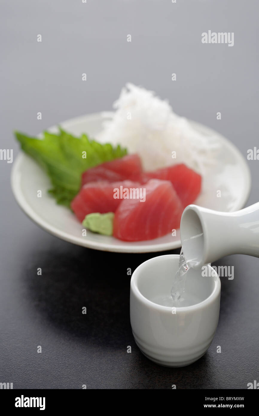 Tuna sashimi and sake Stock Photo - Alamy
