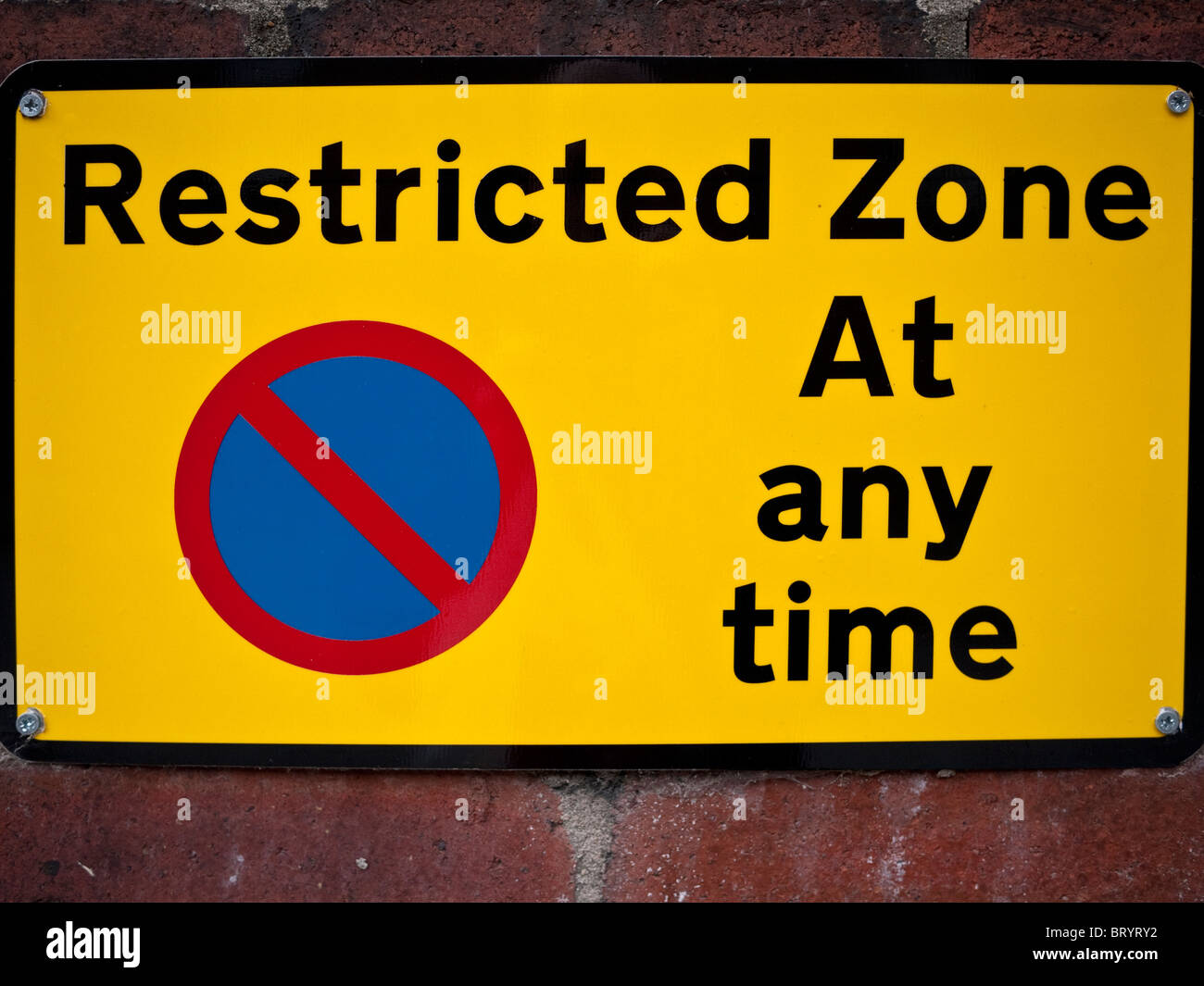 Restricted parking zone no parking sign hi-res stock photography and ...