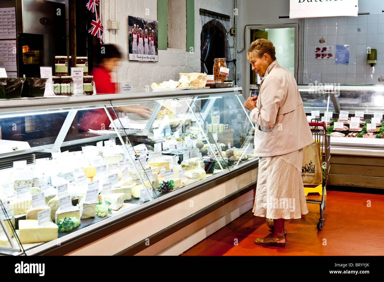 Customer buying cheese at Priory farm Nutfield Stock Photo - Alamy