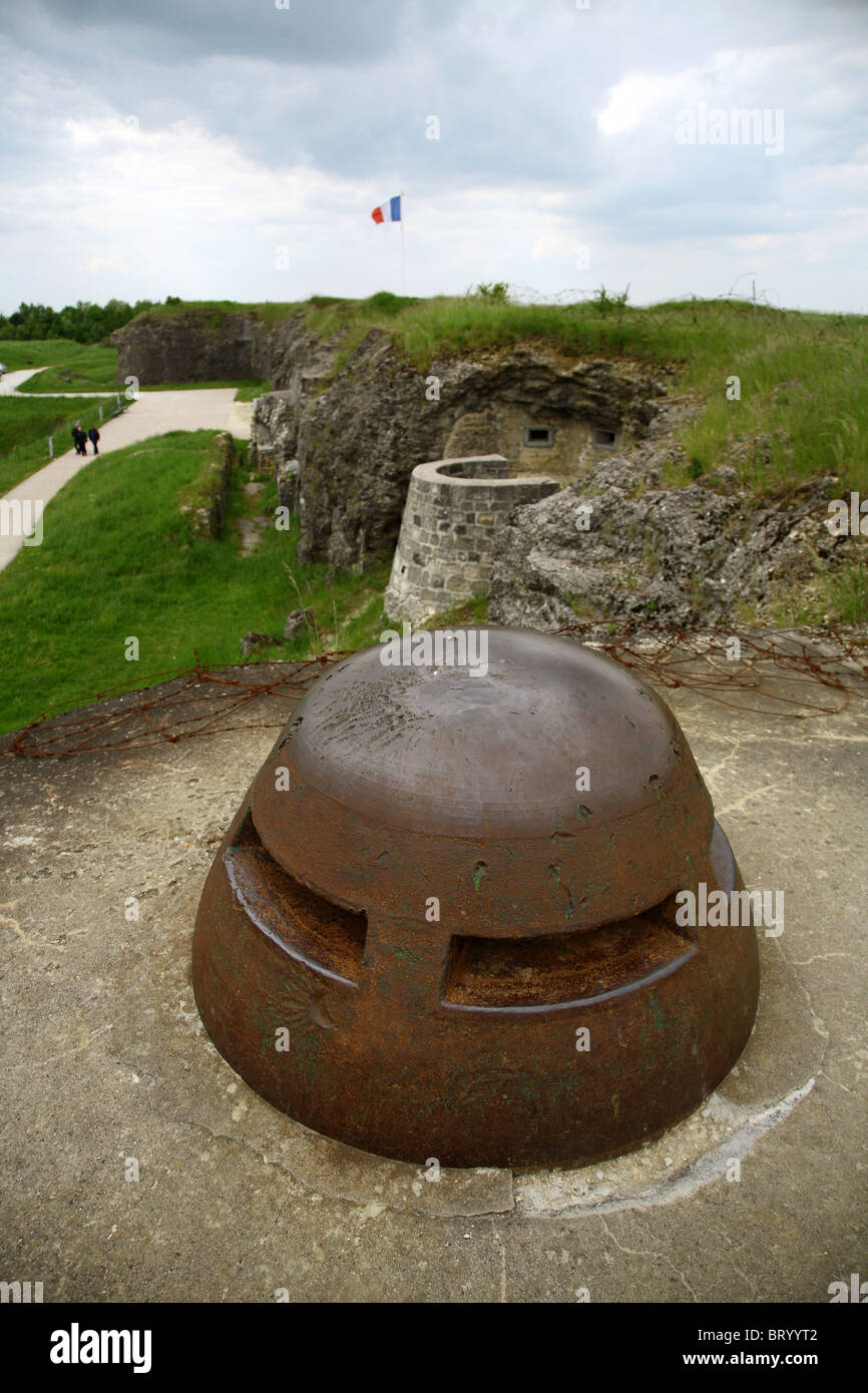 Gun turret at Fort Douaumont, Verdun, France Stock Photo - Alamy