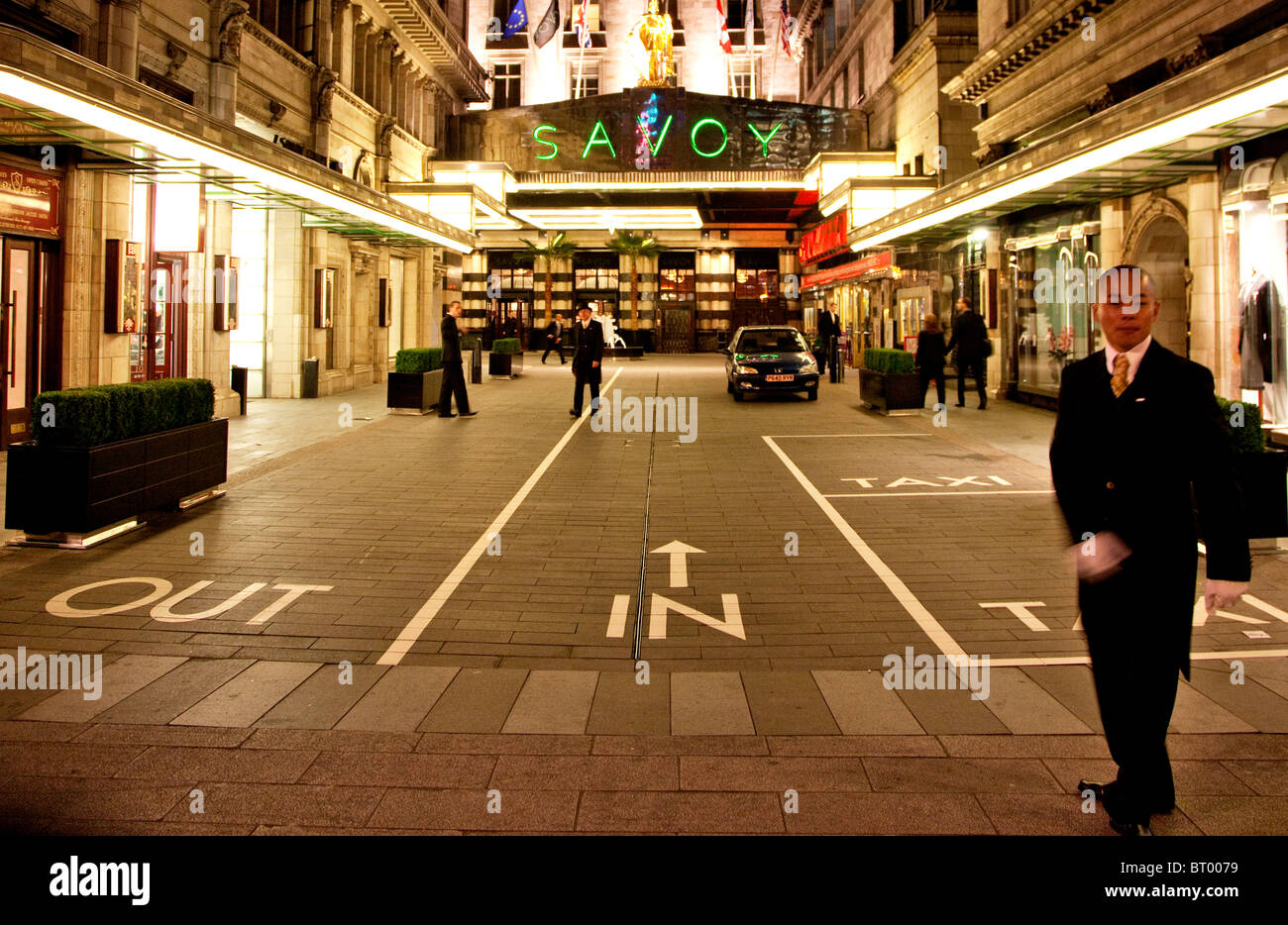 The savoy hotel london exterior hi-res stock photography and images - Alamy