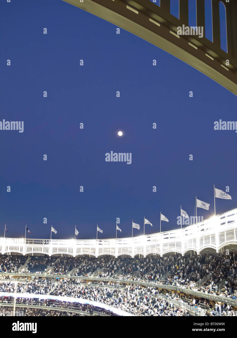 Yankee stadium fans hi-res stock photography and images - Alamy