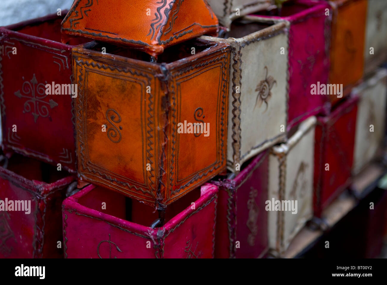 African craftwork hi-res stock photography and images - Alamy