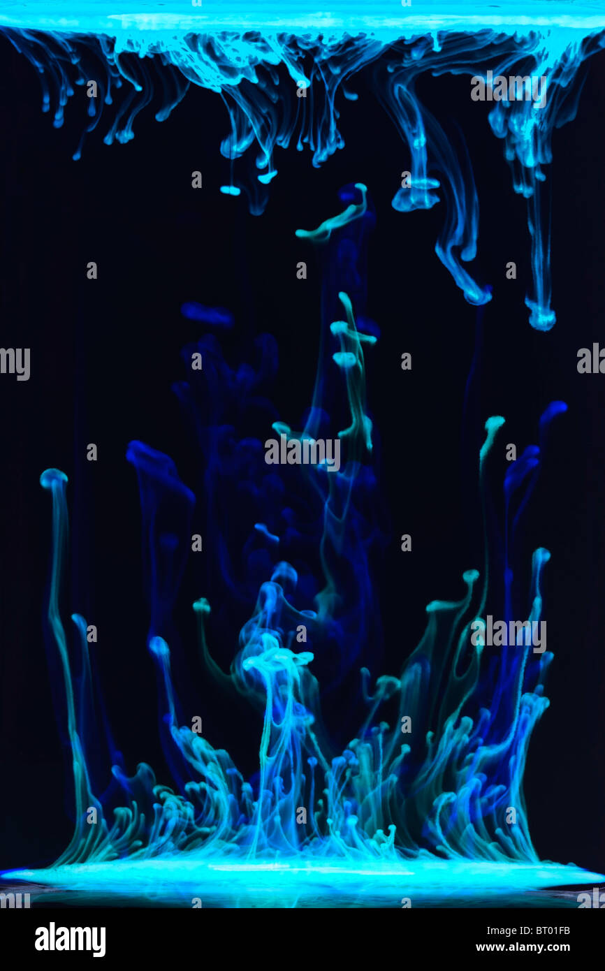 Abstract black fluid liquid hi-res stock photography and images - Alamy