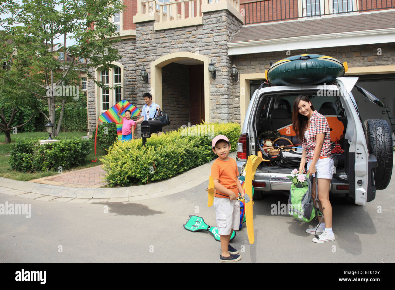 Family on field trip Stock Photo - Alamy