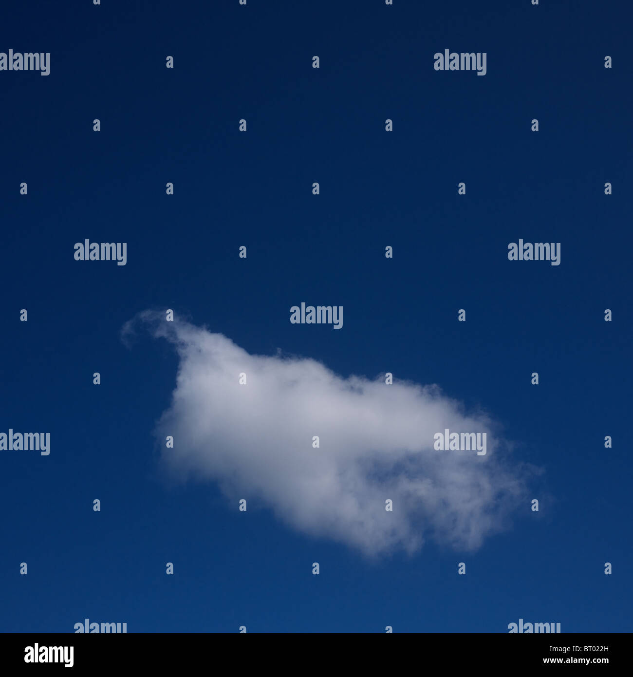 Lone white cloud hi-res stock photography and images - Alamy