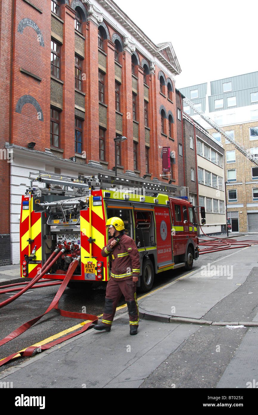 London fire engine 2010 hi-res stock photography and images - Alamy