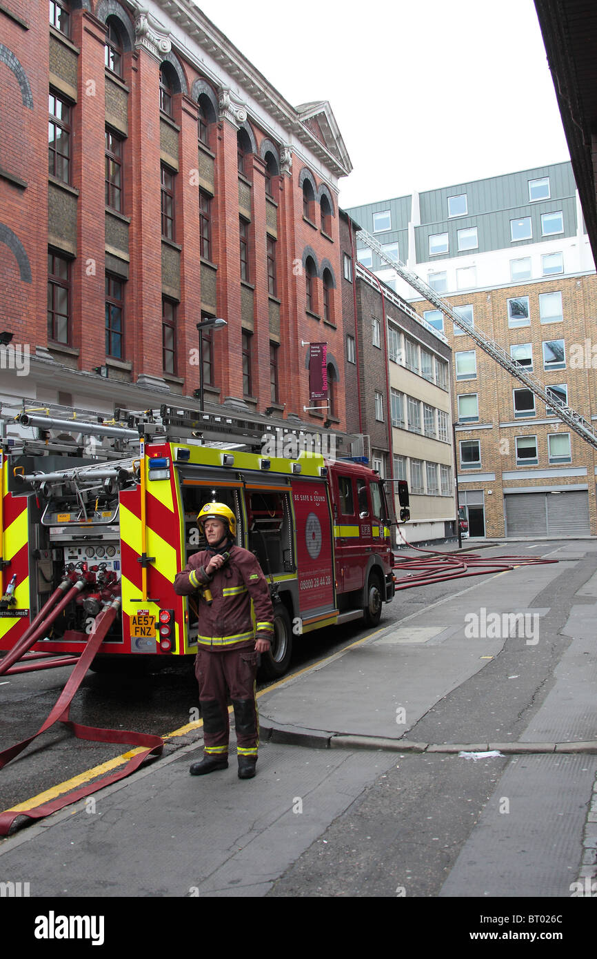 London fire engine 2010 hi-res stock photography and images - Alamy