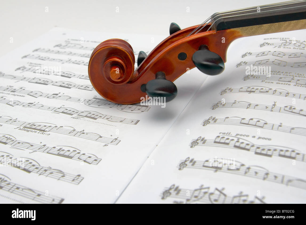 Violin hi-res stock photography and images - Alamy