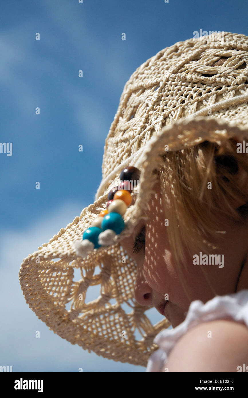 LITTLE GIRL WEARING A STRAW HAT, SOMME (80), PICARDY, FRANCE Stock ...