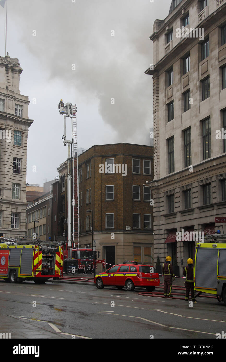 London fire engine 2010 hi-res stock photography and images - Alamy