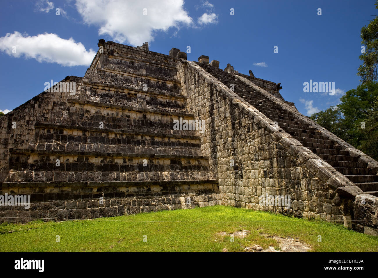 Ancient Mayan temple detail at Chichen Itza, Yucatan, Mexico Stock ...