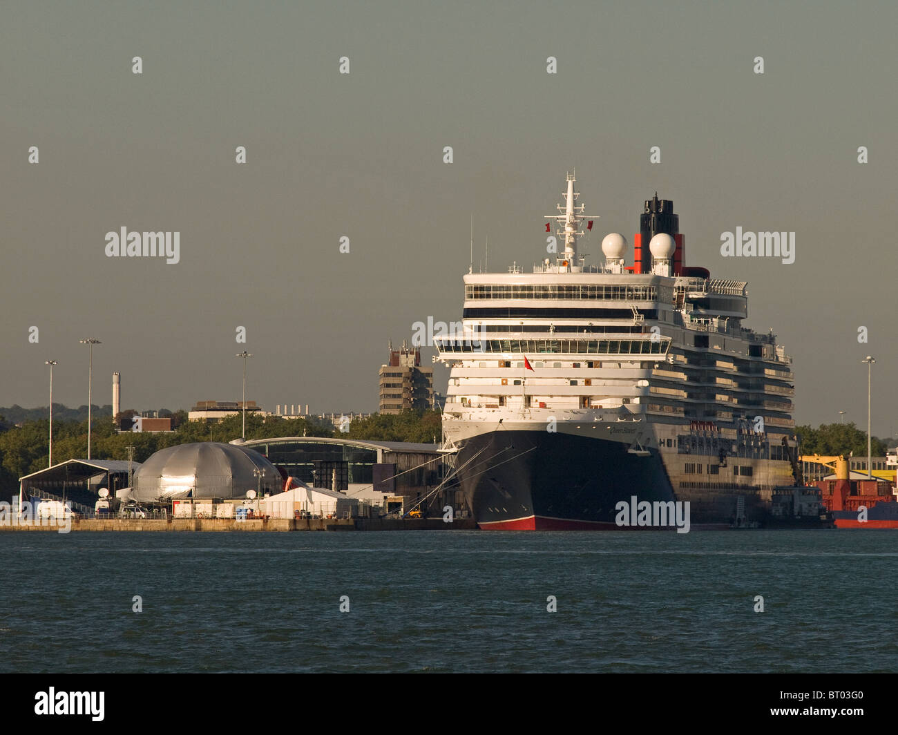 Queen elizabeth terminal hi-res stock photography and images - Alamy