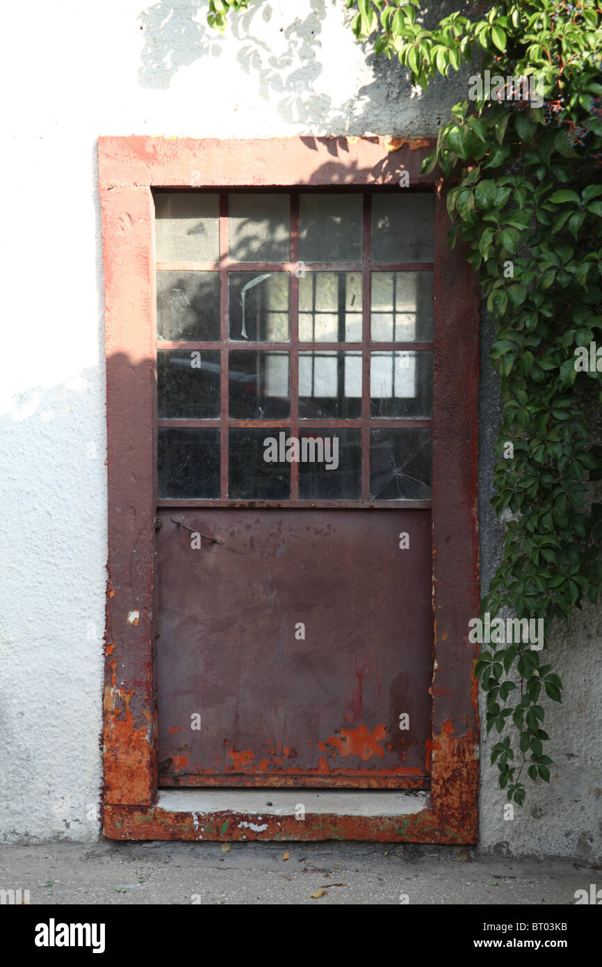 A rusty door part in sunlight Stock Photo - Alamy